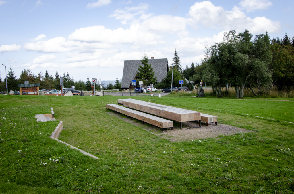 Stůl česko-polského přátelství - MED ARKITEKT